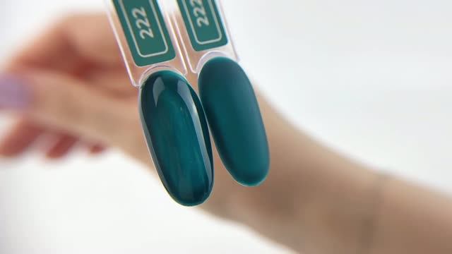 Выкраска: Гель–лак UNO №222 Темно-зеленый - Dark Green