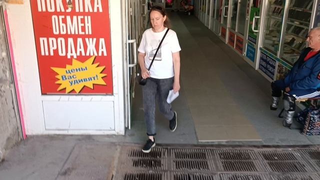 Торговый центр и далее