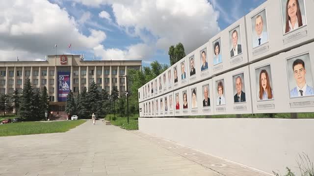 Заслужили! В Новотроицке на Доске почета - новые портреты