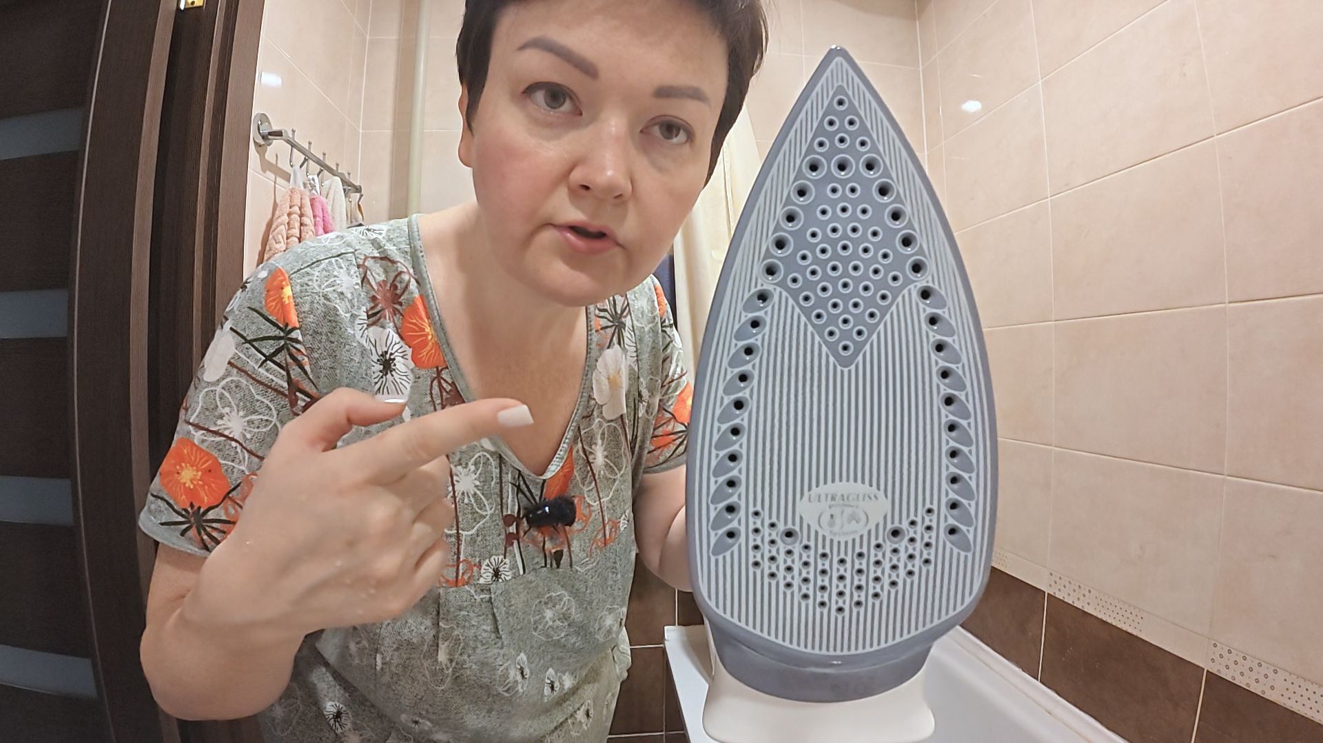 НОЧЬЮ Пытаюсь РЕАНИМИРОВАТЬ старый утюг! ИЗДЕВАЮСЬ над ним чем могу) Либо ДОЛАМАЮ, либо почищу) Влог