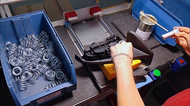 Ларгус сборка. Операция 2 Завальцовка