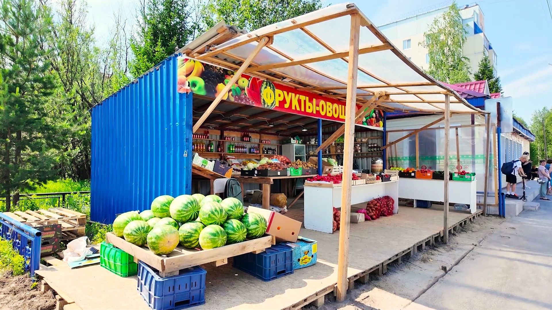 Бизнес по правилам - в Югре проверяют уличные фруктовые палатки