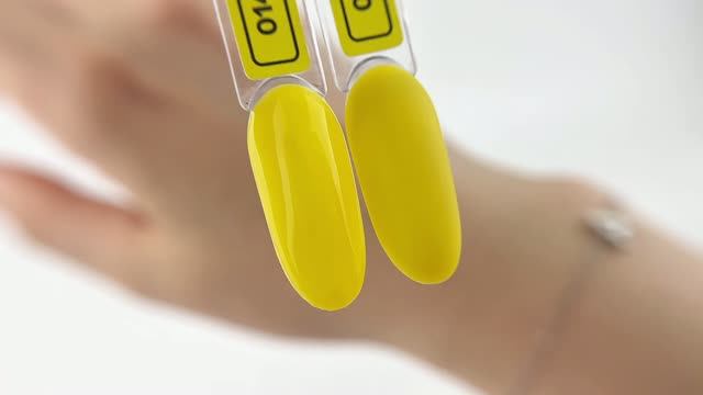 Выкраска: Гель–лак UNO №014 Солнечный желтый - Sunny Yellow