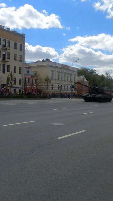 День Победы. Военная техника на Садовом кольце