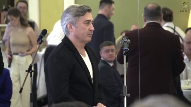 Служение искусству