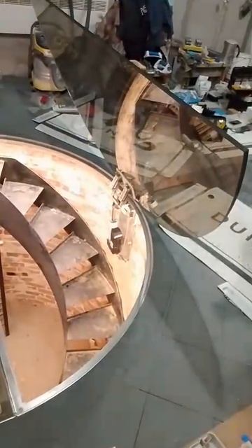 Люк для винного погреба круглый с обратной петлей, электроприводом, безрамным стеклом в раме AISI304