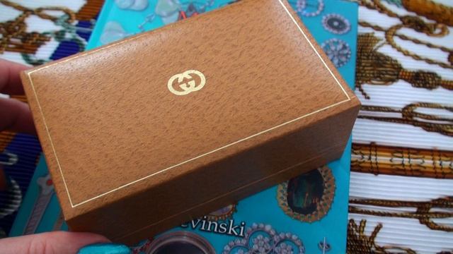 Часы Gucci.