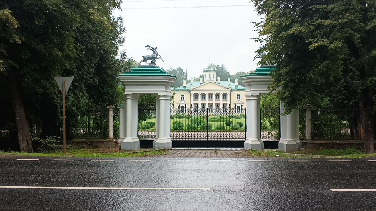 Прогулки по Москве. Усадьба Валуево. Часть 1.  Вокруг усадьбы в дождливый день. Главный дом. История