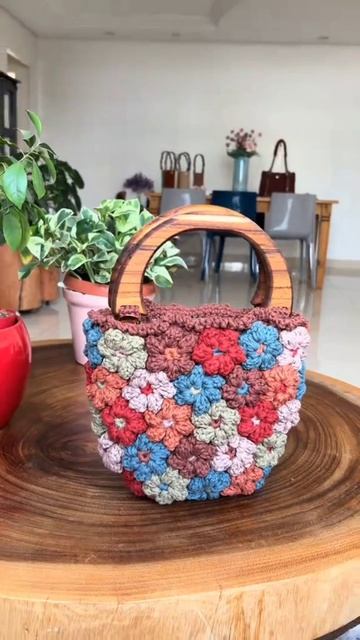 Ажурный квадратный мотив крючком