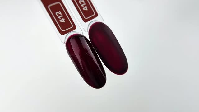 Выкраска: Гель–лак UNO №412 Темно-красный - Dark Red