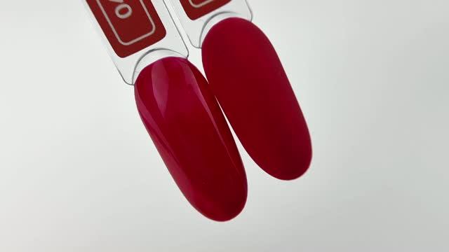 Выкраска: Гель–лак UNO № 047 Маковый красный - Poppy Red