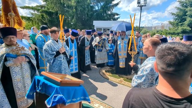 Митрополит Савватий возглавил городской крестный ход в праздник Владимирской иконы Божией Матер