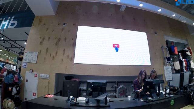 Видеоэкраны для сети магазинов Terranova, ТЦ Авиапарк, г. Москва, Р4 мм