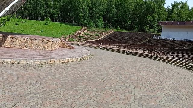 Зона отдыха "Тропарево " Большой амфитеатр у плотины Большого Тропаревского пруда для концертов