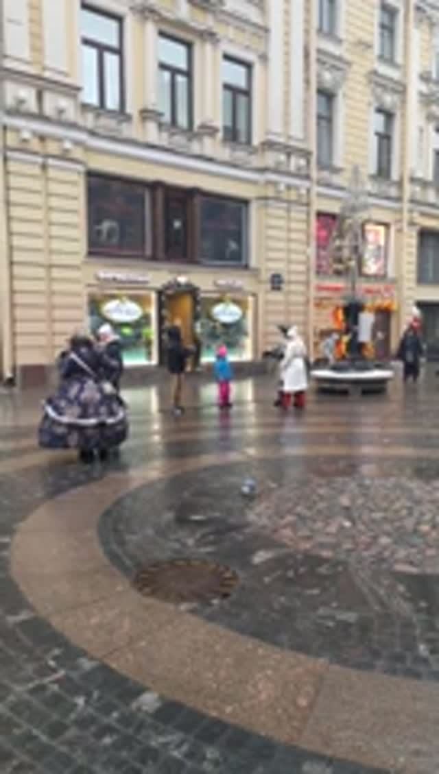 Ленинград (Санкт-Петербург),улица Большая Морская - мгновения жизни, архитектура, авто, магазины