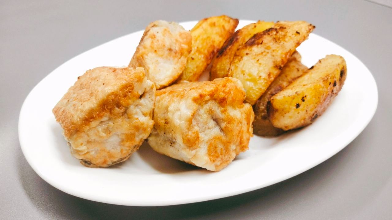 Вкусный ужин, который понравиться всем. Картофельные дольки с хрустящей рыбой.