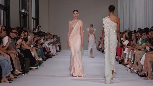 Показ женской коллекции Tamara Ralph Haute Couture осень-зима 2026-2027