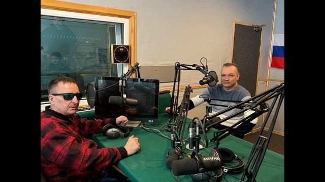 Олег Гонтарь экс-участник группы Лесоповал в программе Виктора Тартанова Звездная гостиная радио ВОС