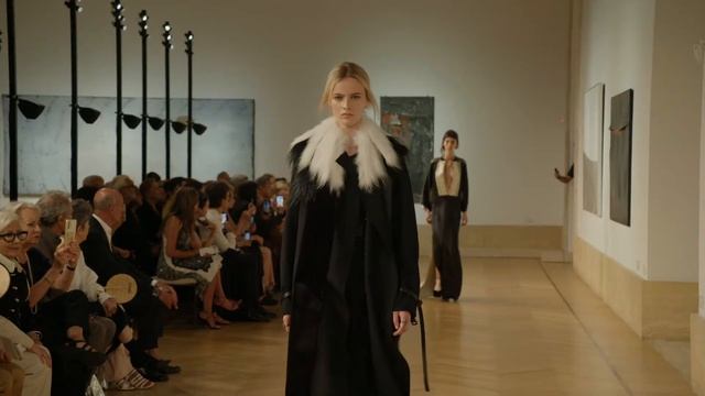 Показ женской коллекции Fendi Couture осень-зима 2026-2027