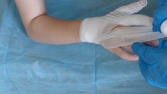 Повязка "Рыцарская перчатка на правую руку" (левую бинтовать от мизинца)