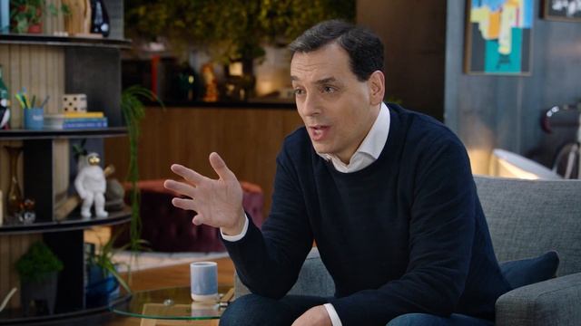 Daniel Pink Teaches Sales and Persuasion