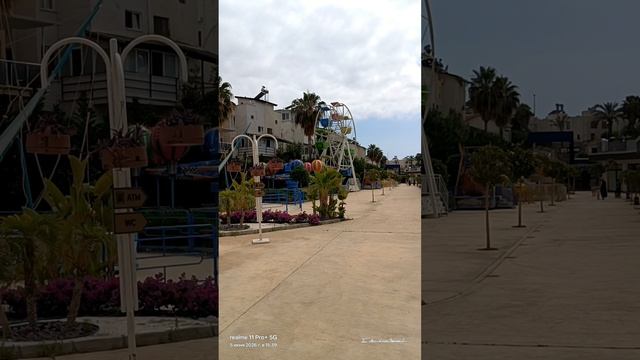 По территории отеля Azura World, Türkler, Турция.