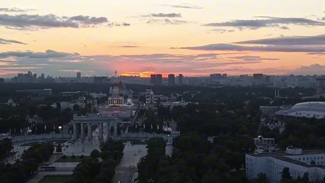 Закат с окна моего номера в отеле. Москва 5 июля.mp4