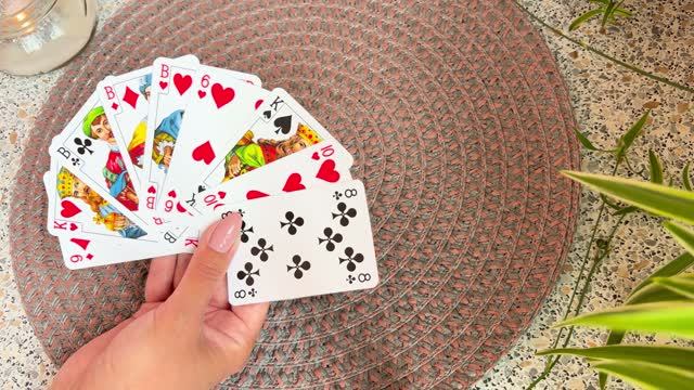 Червонная дама. Что у неё в жизни? Гадание на игральных картах
