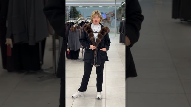 Коллекция премиальных пальто из итальянской ткани Loro Piana с отделкой из баргузинского соболя.