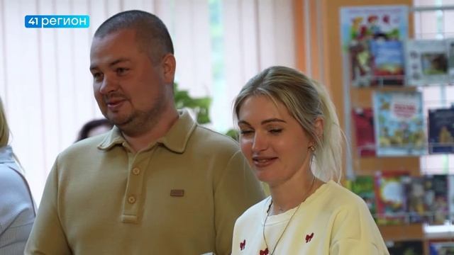 ИРИНА ЯРОВАЯ ПЕРЕДАЛА КАМЧАТСКОЙ КРАЕВОЙ БИБЛИОТЕКЕ СЕРИЮ РЕДКИХ КНИГ О ВОВ • НОВОСТИ КАМЧАТКИ