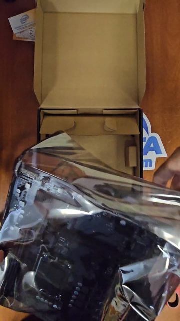 Распаковка материнской платы Gigabyte B760M H DDR4