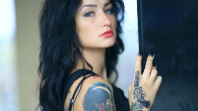Красивая девушка. Тату модель Angelica Anderson