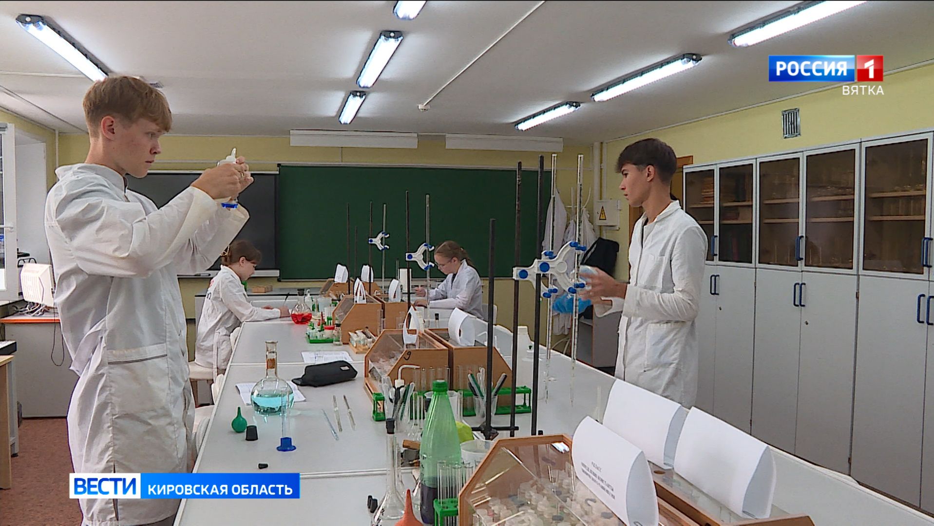 В центре дополнительного образования одаренных школьников работает «Летняя химическая школа»