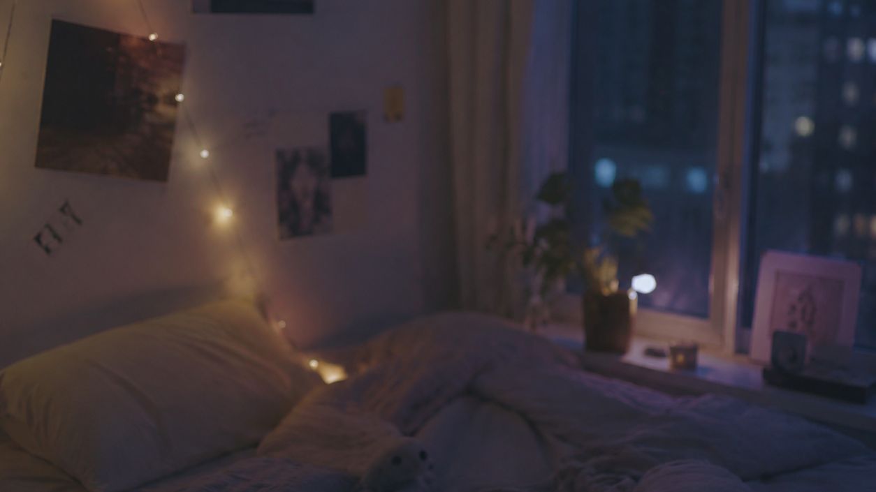 Убаюкивающая, расплывчатая, камерная музыка в жанре Sleepcore.