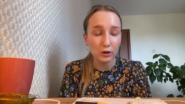 Никифорова Алеся  — видеопрезентация преподавателя по английскому языку для сайта Rulesay