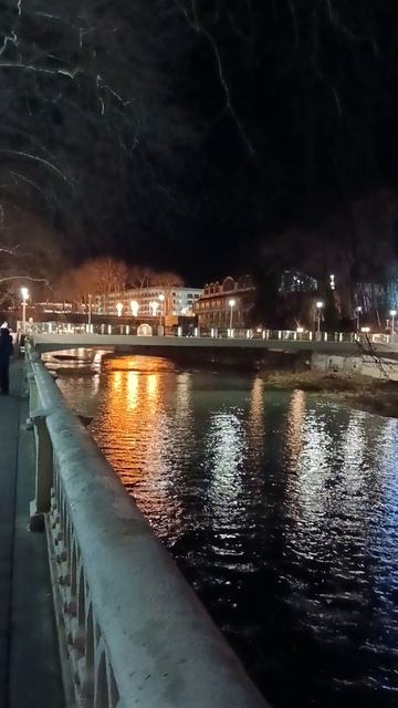 Сочи, течет река,