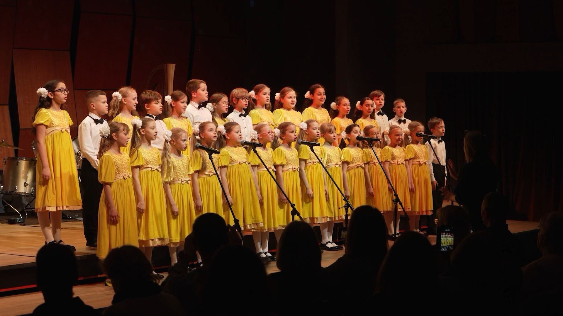 «Ой, по-над Волгой», Ансамбль имени Локтева. "Oh, over the Volga," the Loktev Ensemble.