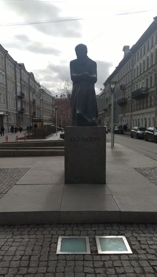 Ленинград (Санкт-Петербург), Владимирский проспект, ст.метро Владимирская, памятник Ф.М.Достоевскому
