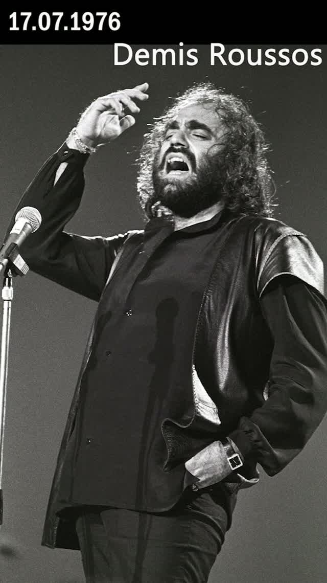 🎵 Demis Roussos (Демис Руссос) возглавил британский чарт с Excerpts from "The Roussos Phenomenon"!