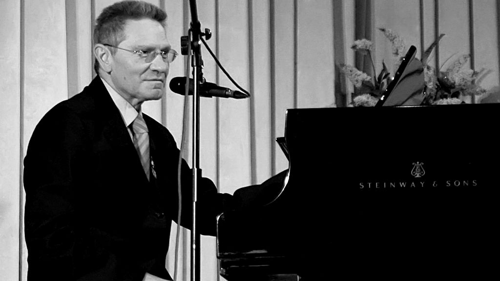 Лев Лещенко — Притяжение Земли. Музыка - Д.Тухманов, слова - Р.Рождественский.