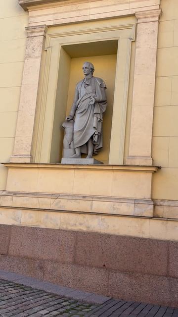 Знаменитые Атланты Эрмитажа в Санкт-Петербурге