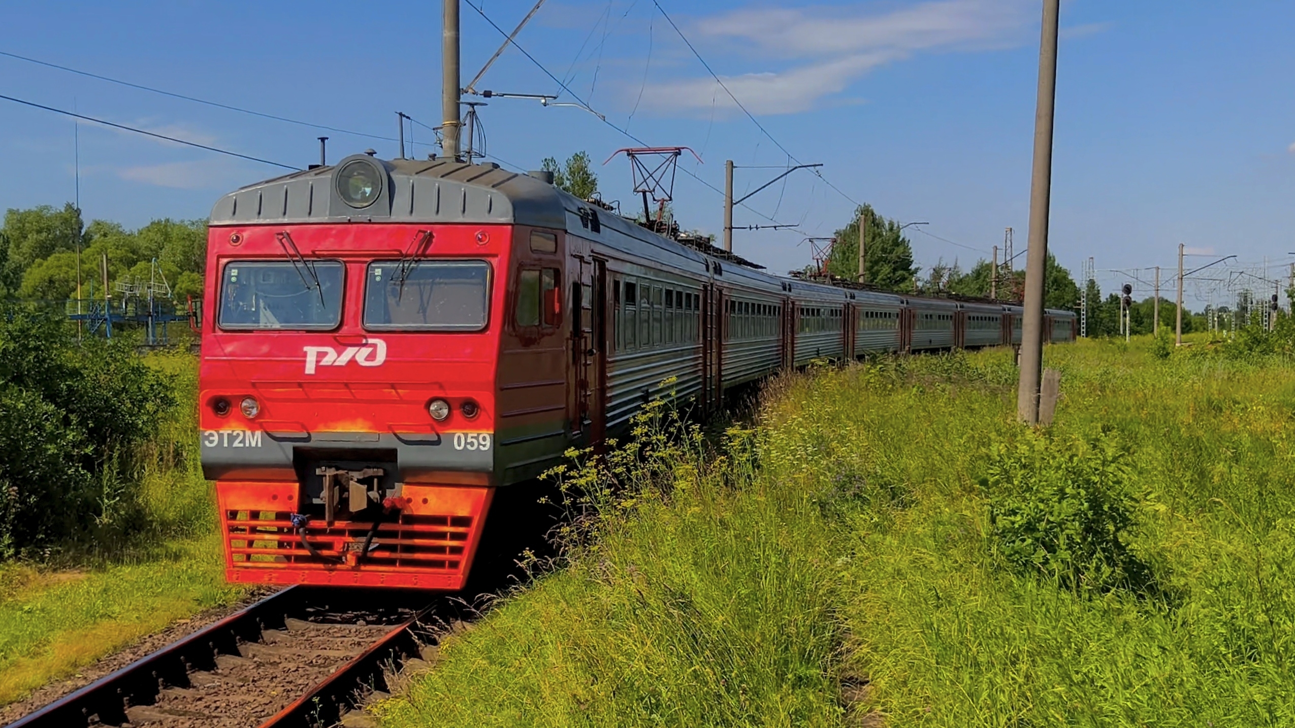 ЭТ2М 059 прибывает на конечную станцию Красное Село