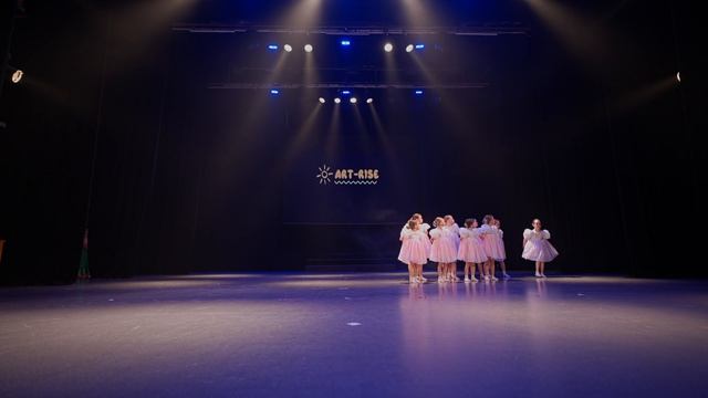8. Хореографический коллектив «Притяжение» (гр. 7. Импульс) Савельева Надежда, педагог Петякина Анна