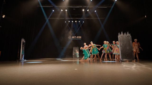 6. Школа танцевального искусства «Карусель» Шафран Мария, педагог Москатинина Екатерина Зеркальный х