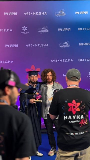 За кадром
