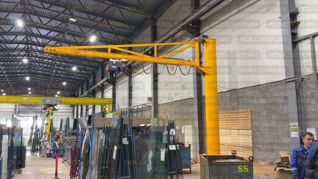Консольный кран с электрическим поворотом стрелы