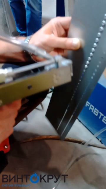 ЗАКЛЕПОЧНЫЕ ЦЕНТРЫ С АВТОМАТИЧЕСКОЙ ПОДАЧЕЙ ЗАКЛЕПОК