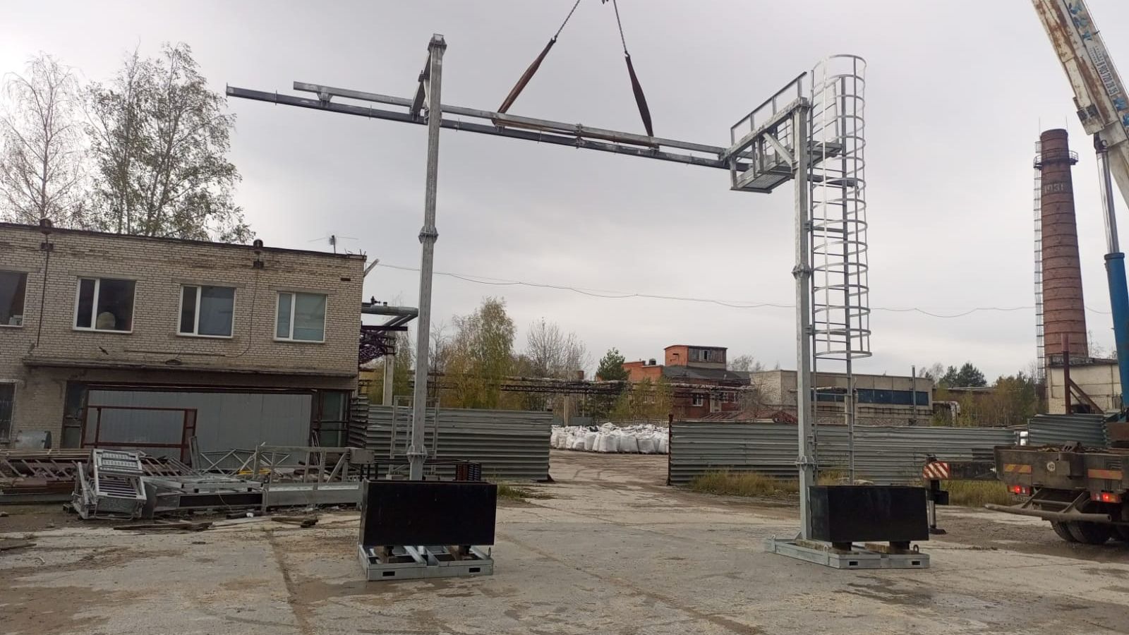 Площадки обслуживания и досмотра, эстакады и страховочные системы
