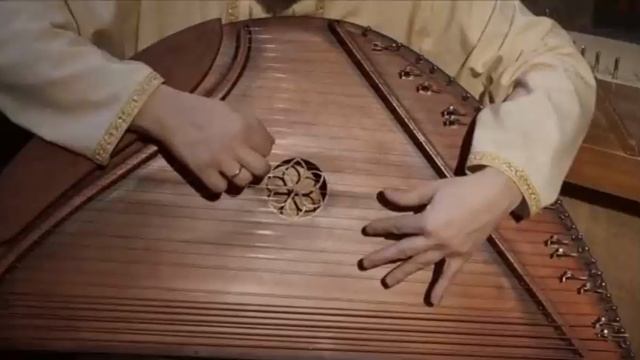 Гармонь, гусли, балалайка.