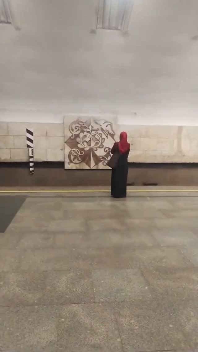 Жёлтая (Калининская) Линия метро, Москва интерьер пассажиры прибытие-отправление поездов